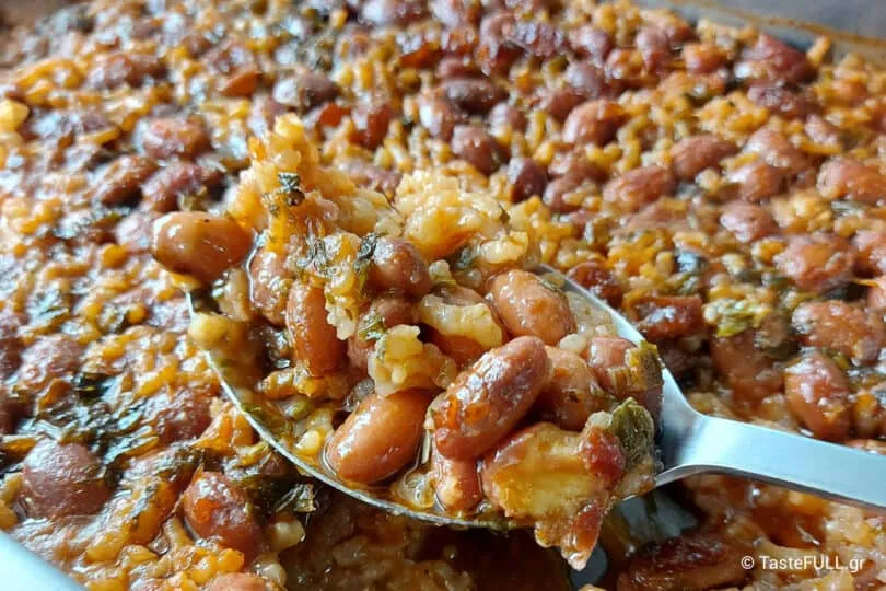 Φασόλια με ρύζι στο φούρνο | TasteFULL.gr